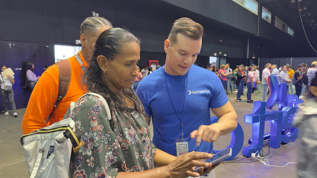 Unas 20 mil personas acudieron a la feria de empleo de Konzerta ...